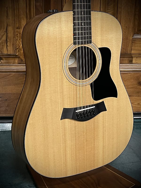 Taylor 150e Sitka/ Walnut - Maple Neck - ES2 Pickup - 12 String - Free